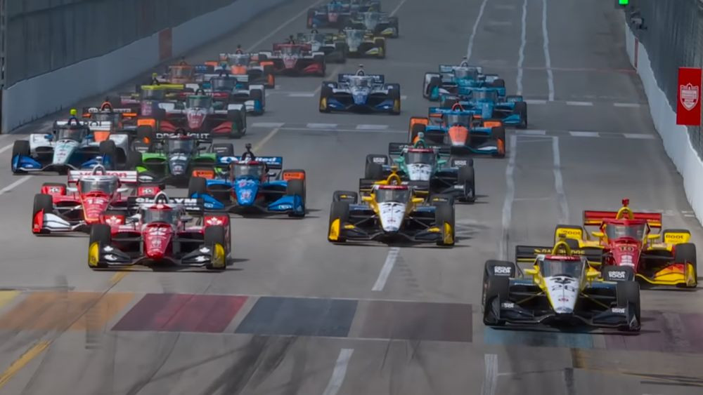 Video: Stratēģija un veiksme palīdz "McLaren" pilotam O'Vardam uzvarēt ...