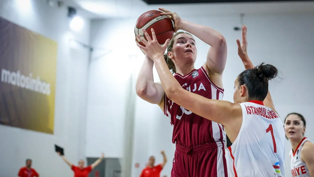 U20 meitenes divreiz atspēlējas, taču izgāž galotni pret Turciju ...